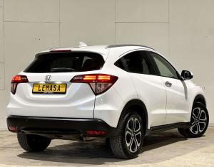 White Honda HR-V 2017 in Klaipeda, with an engine capacity of 1.50 L and mileage of 157 thousand km for 13999 €, photo 36 on AUTOMOTO.COM.LV