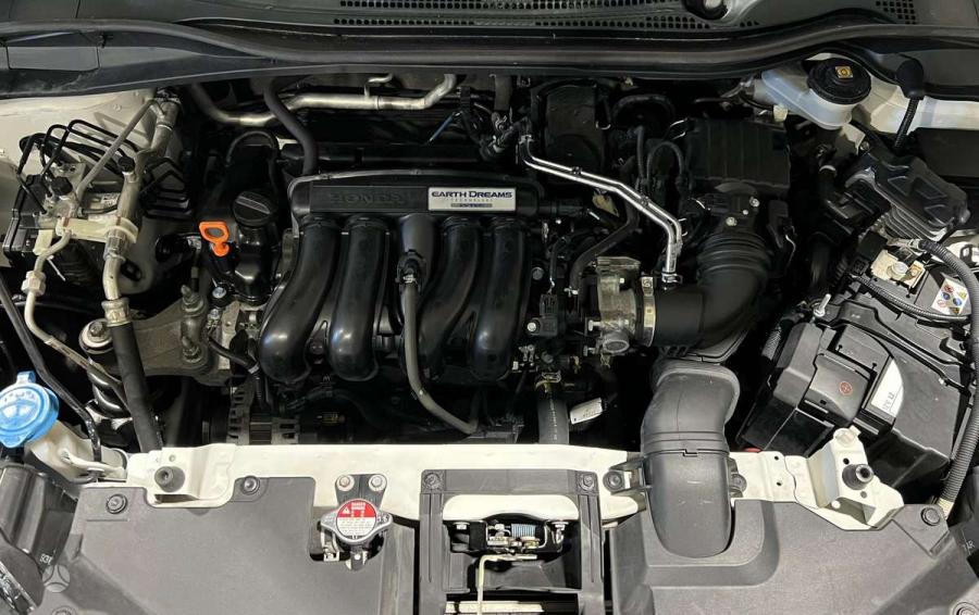 White Honda HR-V 2017 in Klaipeda, with an engine capacity of 1.50 L and mileage of 157 thousand km for 13999 €, photo 39 on AUTOMOTO.COM.LV