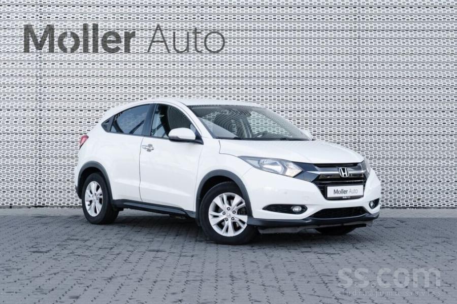 White Honda HR-V 2017 in Riga, with an engine capacity of 1.60 L and mileage of 102 thousand km for 10300 €, photo 3 on AUTOMOTO.COM.LV