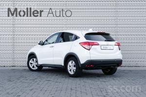 White Honda HR-V 2017 in Riga, with an engine capacity of 1.60 L and mileage of 102 thousand km for 10300 €, photo 4 on AUTOMOTO.COM.LV