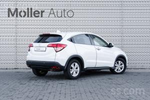White Honda HR-V 2017 in Riga, with an engine capacity of 1.60 L and mileage of 102 thousand km for 10300 €, photo 5 on AUTOMOTO.COM.LV