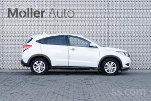 White Honda HR-V 2017 in Riga, with an engine capacity of 1.60 L and mileage of 102 thousand km for 10300 €, photo 6 on AUTOMOTO.COM.LV