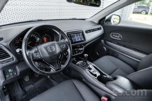 White Honda HR-V 2017 in Riga, with an engine capacity of 1.60 L and mileage of 102 thousand km for 10300 €, photo 10 on AUTOMOTO.COM.LV