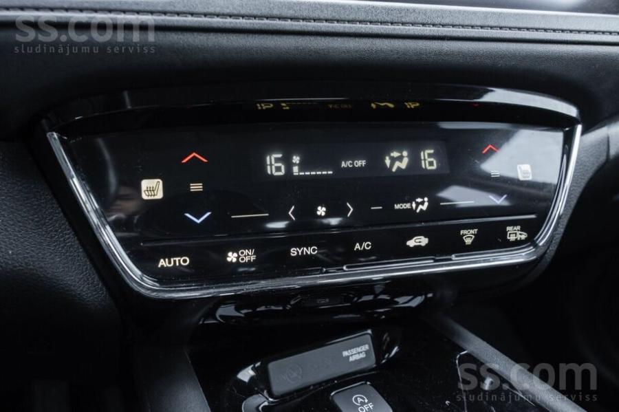 White Honda HR-V 2017 in Riga, with an engine capacity of 1.60 L and mileage of 102 thousand km for 10300 €, photo 14 on AUTOMOTO.COM.LV