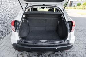 White Honda HR-V 2017 in Riga, with an engine capacity of 1.60 L and mileage of 102 thousand km for 10300 €, photo 18 on AUTOMOTO.COM.LV