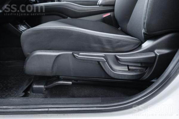 Balts Honda HR-V 2017 Rīga, ar dzinēja tilpumu 1.60 L un nobraukumu 102 tūkst. km par 10300 €, foto 8 vietnē AUTOMOTO.COM.LV