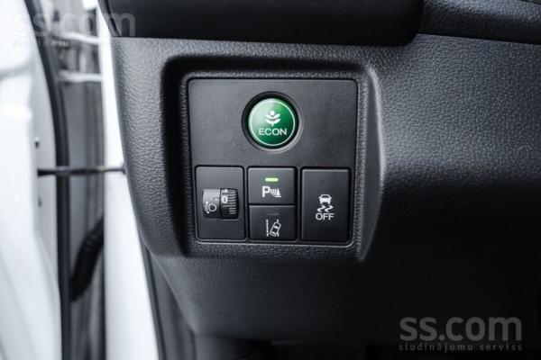 Balts Honda HR-V 2017 Rīga, ar dzinēja tilpumu 1.60 L un nobraukumu 102 tūkst. km par 10300 €, foto 11 vietnē AUTOMOTO.COM.LV