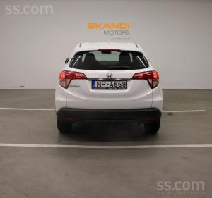 White Honda HR-V 2018 in Riga, with an engine capacity of 1.60 L and mileage of 118 thousand km for 12690 €, photo 5 on AUTOMOTO.COM.LV