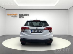 White Honda HR-V 2018 in Riga, with an engine capacity of 1.60 L and mileage of 118 thousand km for 11490 €, photo 6 on AUTOMOTO.COM.LV