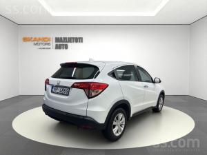 White Honda HR-V 2018 in Riga, with an engine capacity of 1.60 L and mileage of 118 thousand km for 11490 €, photo 7 on AUTOMOTO.COM.LV