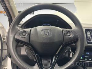 White Honda HR-V 2018 in Riga, with an engine capacity of 1.60 L and mileage of 118 thousand km for 11490 €, photo 11 on AUTOMOTO.COM.LV