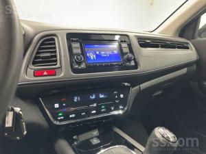 White Honda HR-V 2018 in Riga, with an engine capacity of 1.60 L and mileage of 118 thousand km for 11490 €, photo 16 on AUTOMOTO.COM.LV
