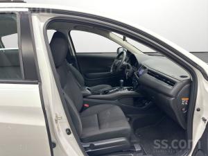 White Honda HR-V 2018 in Riga, with an engine capacity of 1.60 L and mileage of 118 thousand km for 11490 €, photo 17 on AUTOMOTO.COM.LV