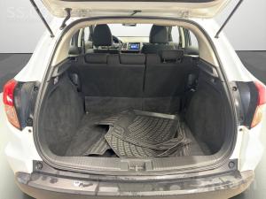 White Honda HR-V 2018 in Riga, with an engine capacity of 1.60 L and mileage of 118 thousand km for 11490 €, photo 18 on AUTOMOTO.COM.LV