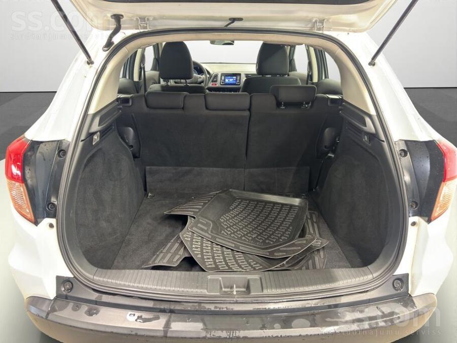 White Honda HR-V 2018 in Riga, with an engine capacity of 1.60 L and mileage of 118 thousand km for 11490 €, photo 18 on AUTOMOTO.COM.LV