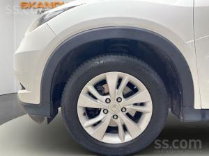 White Honda HR-V 2018 in Riga, with an engine capacity of 1.60 L and mileage of 118 thousand km for 11490 €, photo 19 on AUTOMOTO.COM.LV