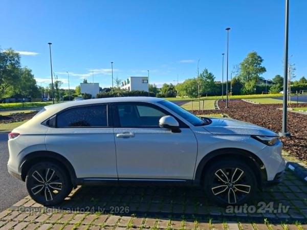 Balts Honda HR-V 2022 Tallina, ar dzinēja tilpumu 1.50 L un nobraukumu 75 tūkst. km par 25000 €, foto 4 vietnē AUTOMOTO.COM.LV