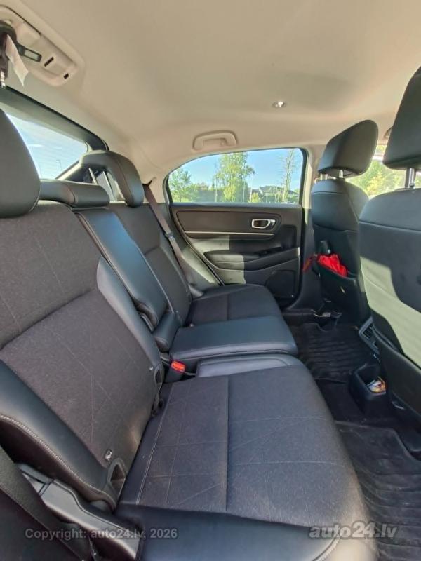 Balts Honda HR-V 2022 Tallina, ar dzinēja tilpumu 1.50 L un nobraukumu 75 tūkst. km par 25000 €, foto 6 vietnē AUTOMOTO.COM.LV
