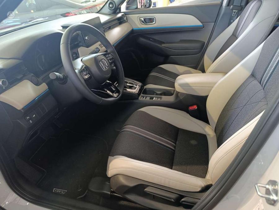 White Honda HR-V 2026 in Vilnius, with an engine capacity of 1.50 L and mileage of 0 thousand km for 34900 €, photo 27 on AUTOMOTO.COM.LV