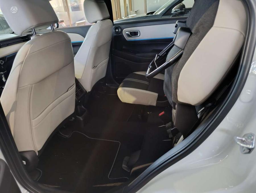 White Honda HR-V 2026 in Vilnius, with an engine capacity of 1.50 L and mileage of 0 thousand km for 34900 €, photo 29 on AUTOMOTO.COM.LV