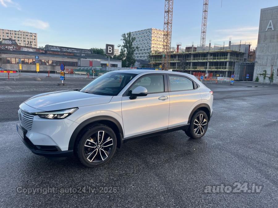 White Honda HR-V 2022 in Tallinn, with an engine capacity of 1.50 L and mileage of 75 thousand km for 20500 €, photo 1 on AUTOMOTO.COM.LV