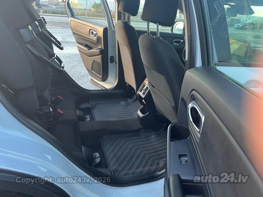White Honda HR-V 2022 in Tallinn, with an engine capacity of 1.50 L and mileage of 75 thousand km for 20500 €, photo 7 on AUTOMOTO.COM.LV