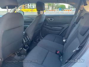 White Honda HR-V 2022 in Tallinn, with an engine capacity of 1.50 L and mileage of 75 thousand km for 20500 €, photo 8 on AUTOMOTO.COM.LV