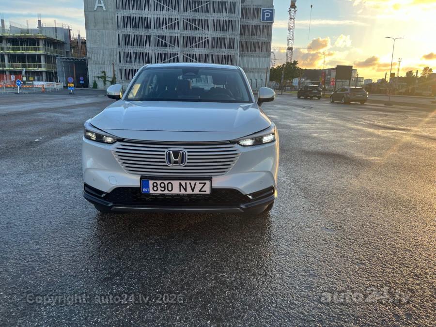 White Honda HR-V 2022 in Tallinn, with an engine capacity of 1.50 L and mileage of 75 thousand km for 20500 €, photo 12 on AUTOMOTO.COM.LV