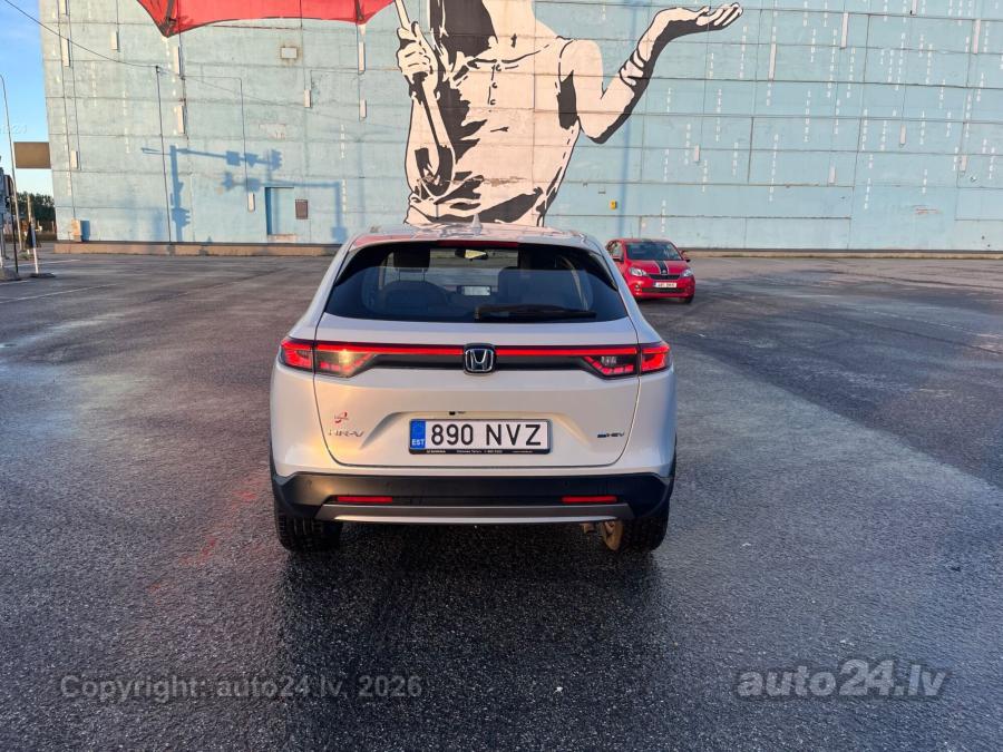 White Honda HR-V 2022 in Tallinn, with an engine capacity of 1.50 L and mileage of 75 thousand km for 20500 €, photo 14 on AUTOMOTO.COM.LV