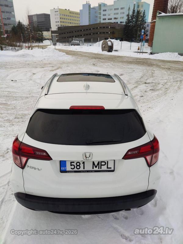 Balts Honda HR-V 2015 Tallina, ar dzinēja tilpumu 1.50 L un nobraukumu 127 tūkst. km par 12900 €, foto 4 vietnē AUTOMOTO.COM.LV
