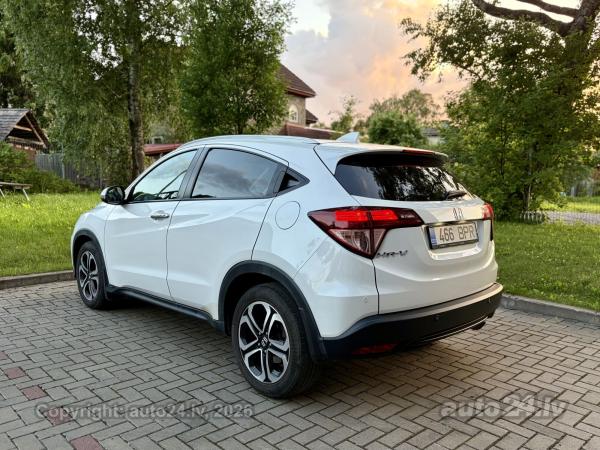 Balts Honda HR-V 2015 Tartu, ar dzinēja tilpumu 1.50 L un nobraukumu 103 tūkst. km par 11400 €, foto 2 vietnē AUTOMOTO.COM.LV