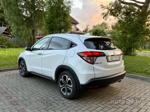 White Honda HR-V 2015 in Tartu, with an engine capacity of 1.50 L and mileage of 103 thousand km for 11400 €, photo 3 on AUTOMOTO.COM.LV