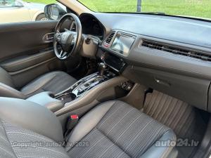 White Honda HR-V 2015 in Tartu, with an engine capacity of 1.50 L and mileage of 103 thousand km for 11400 €, photo 5 on AUTOMOTO.COM.LV