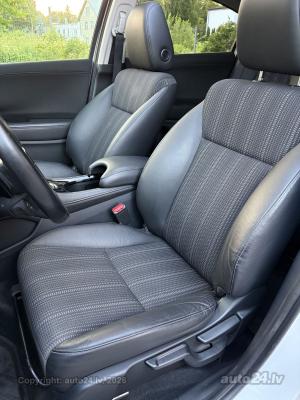 White Honda HR-V 2015 in Tartu, with an engine capacity of 1.50 L and mileage of 103 thousand km for 11400 €, photo 6 on AUTOMOTO.COM.LV