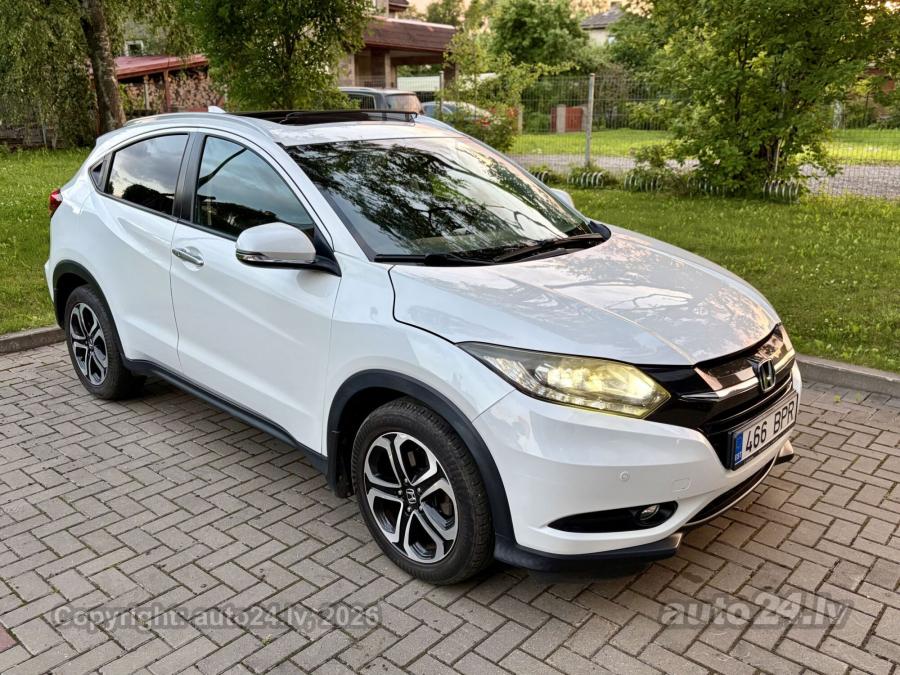 White Honda HR-V 2015 in Tartu, with an engine capacity of 1.50 L and mileage of 103 thousand km for 11400 €, photo 9 on AUTOMOTO.COM.LV