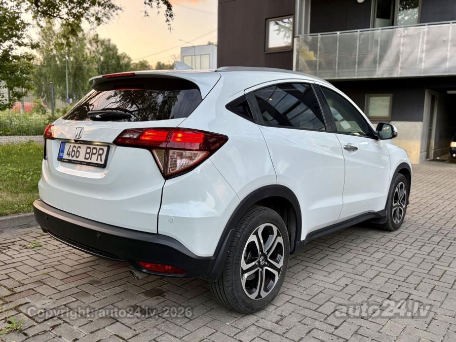 White Honda HR-V 2015 in Tartu, with an engine capacity of 1.50 L and mileage of 103 thousand km for 11400 €, photo 11 on AUTOMOTO.COM.LV
