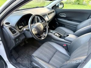 White Honda HR-V 2015 in Tartu, with an engine capacity of 1.50 L and mileage of 103 thousand km for 11400 €, photo 13 on AUTOMOTO.COM.LV