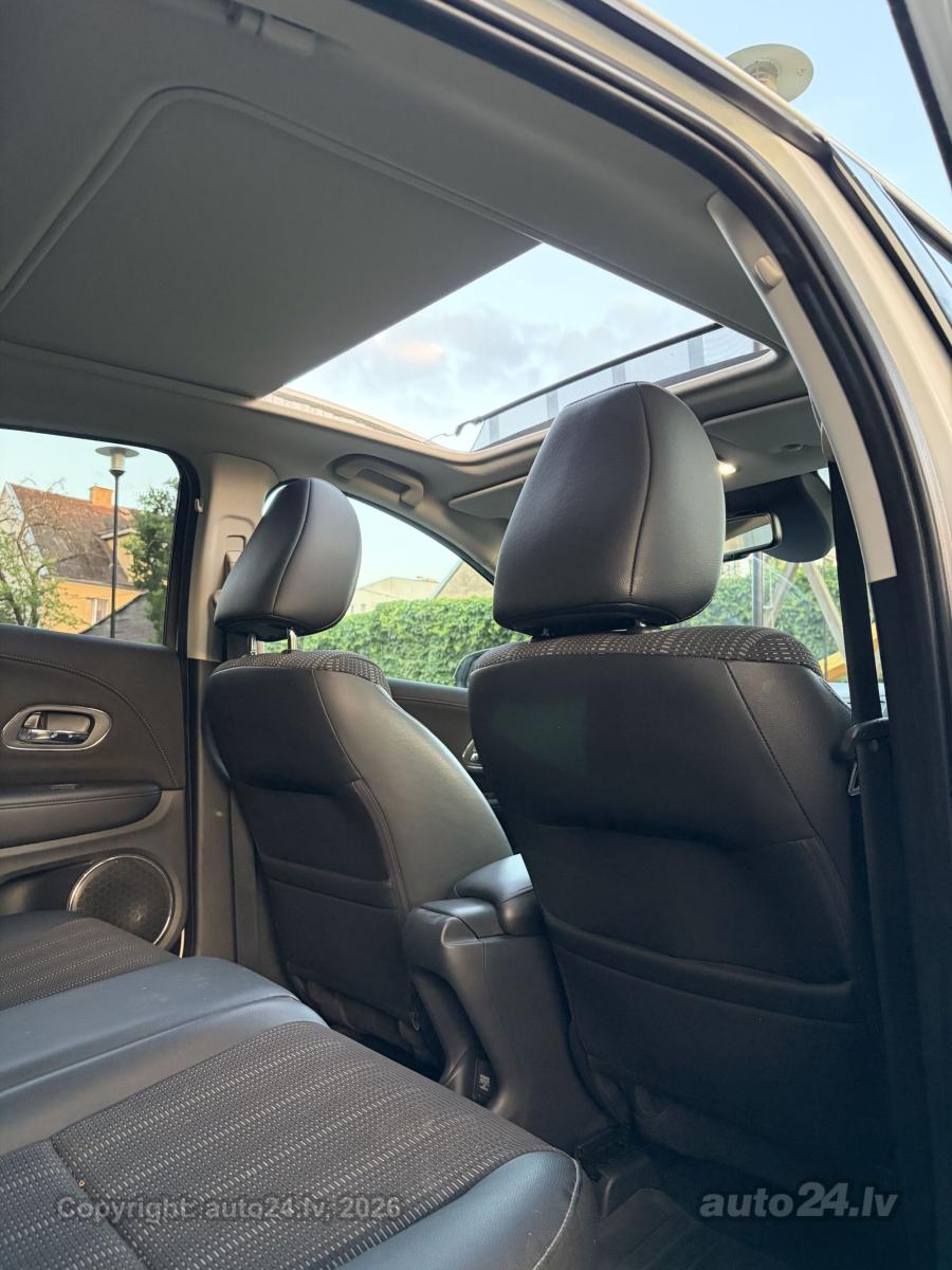 White Honda HR-V 2015 in Tartu, with an engine capacity of 1.50 L and mileage of 103 thousand km for 11400 €, photo 14 on AUTOMOTO.COM.LV