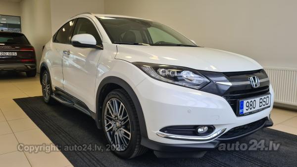 White Honda HR-V 2016 in Tartu, with an engine capacity of 1.50 L and mileage of 157 thousand km for 14699 €, photo 2 on AUTOMOTO.COM.LV