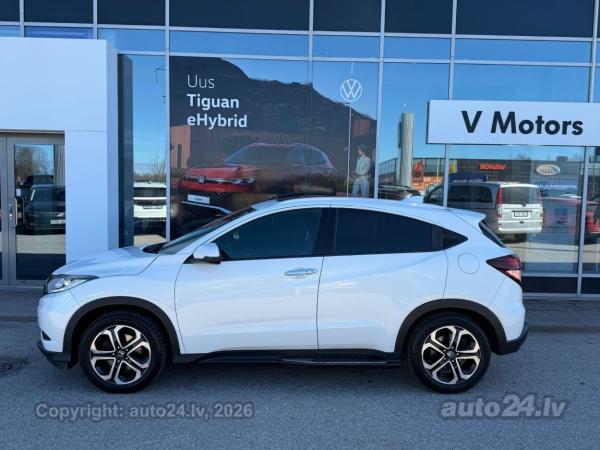 White Honda HR-V 2017 in Viljandi, with an engine capacity of 1.50 L and mileage of 91 thousand km for 15900 €, photo 2 on AUTOMOTO.COM.LV