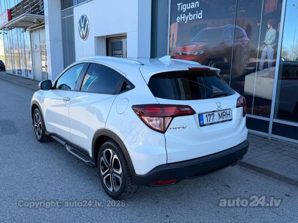 White Honda HR-V 2017 in Viljandi, with an engine capacity of 1.50 L and mileage of 91 thousand km for 15900 €, photo 3 on AUTOMOTO.COM.LV