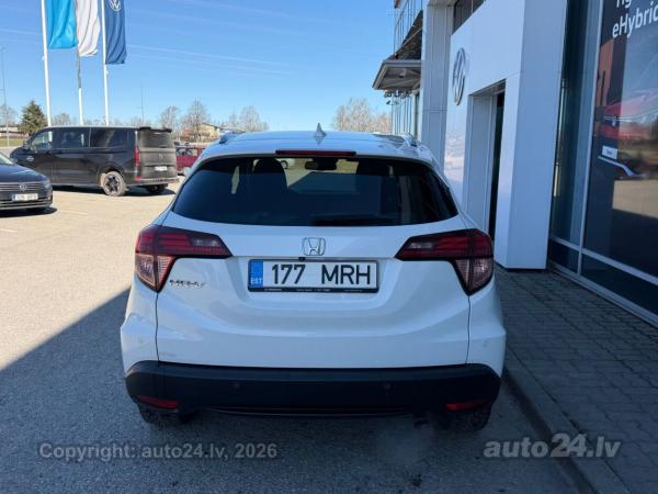 White Honda HR-V 2017 in Viljandi, with an engine capacity of 1.50 L and mileage of 91 thousand km for 15900 €, photo 4 on AUTOMOTO.COM.LV