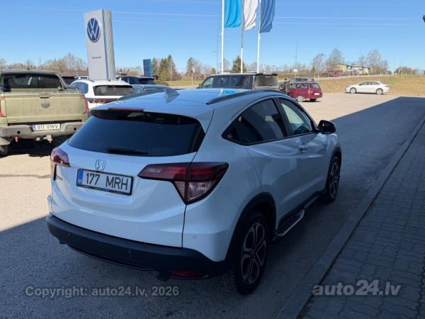 White Honda HR-V 2017 in Viljandi, with an engine capacity of 1.50 L and mileage of 91 thousand km for 15900 €, photo 5 on AUTOMOTO.COM.LV
