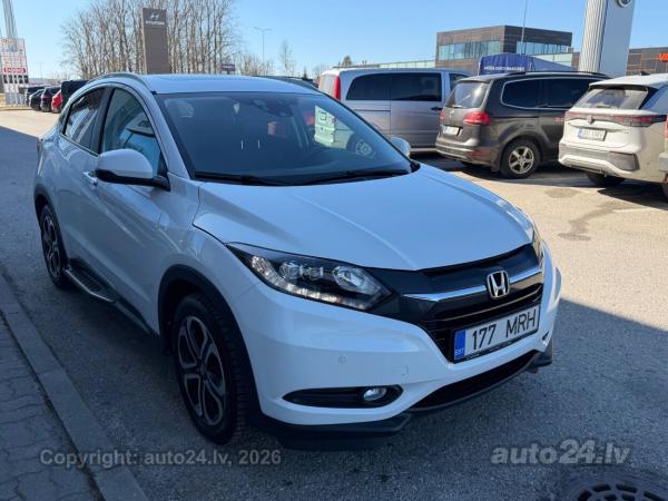 White Honda HR-V 2017 in Viljandi, with an engine capacity of 1.50 L and mileage of 91 thousand km for 15900 €, photo 6 on AUTOMOTO.COM.LV