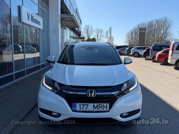 White Honda HR-V 2017 in Viljandi, with an engine capacity of 1.50 L and mileage of 91 thousand km for 15900 €, photo 7 on AUTOMOTO.COM.LV
