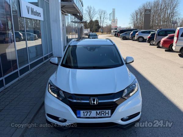 White Honda HR-V 2017 in Viljandi, with an engine capacity of 1.50 L and mileage of 91 thousand km for 15900 €, photo 8 on AUTOMOTO.COM.LV