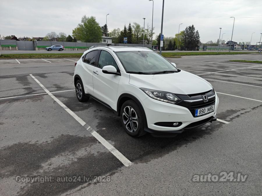 White Honda HR-V 2017 in Tallinn, with an engine capacity of 1.50 L and mileage of 79 thousand km for 14900 €, photo 1 on AUTOMOTO.COM.LV
