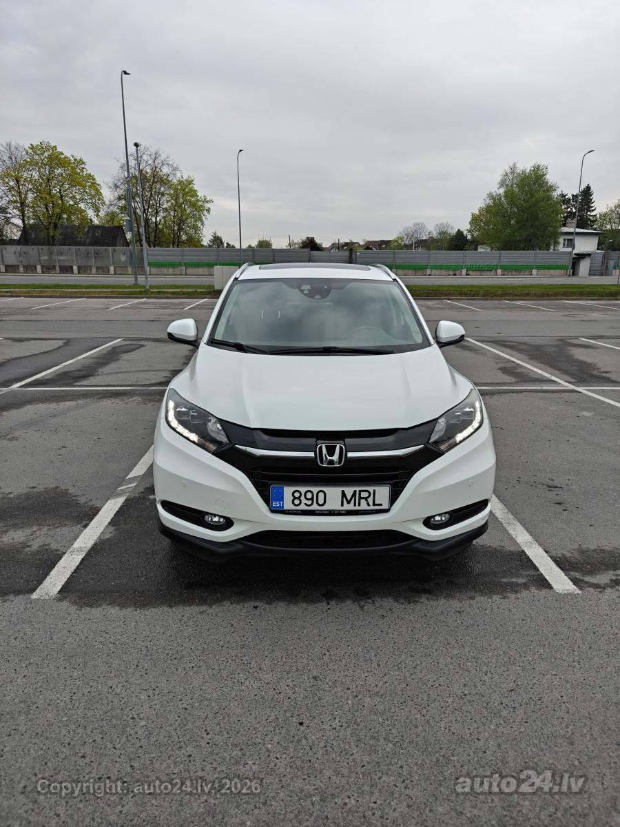 White Honda HR-V 2017 in Tallinn, with an engine capacity of 1.50 L and mileage of 79 thousand km for 14900 €, photo 3 on AUTOMOTO.COM.LV