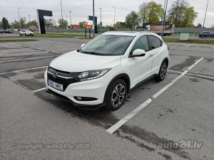 White Honda HR-V 2017 in Tallinn, with an engine capacity of 1.50 L and mileage of 79 thousand km for 14900 €, photo 4 on AUTOMOTO.COM.LV