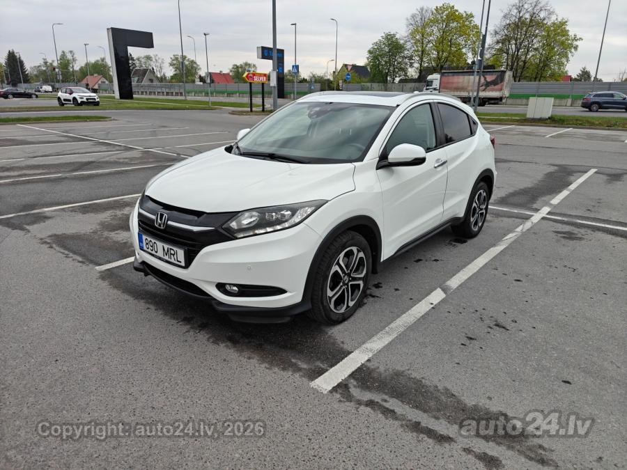 White Honda HR-V 2017 in Tallinn, with an engine capacity of 1.50 L and mileage of 79 thousand km for 14900 €, photo 4 on AUTOMOTO.COM.LV